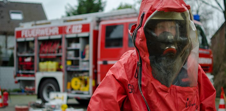 Der Chemikalien-Schutz-Anzug (CSA) – Freiwillige Feuerwehr Moers – Repelen